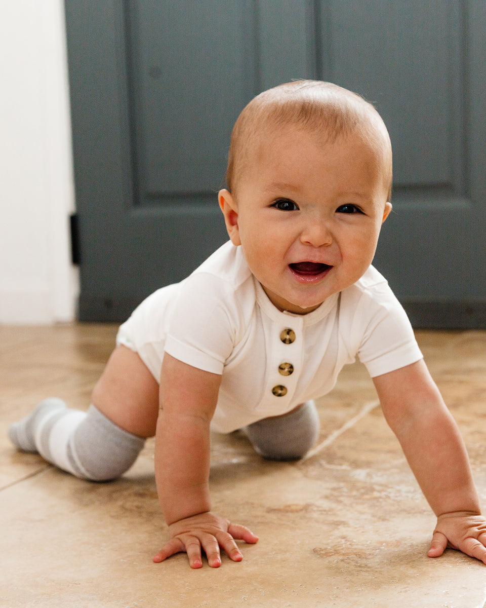 Bamboo Short Sleeve 3 Button Onesie – Snuggle Shield